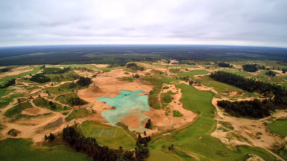 Have you visited the Sand Valley Golf Course? Let's see what's inside ...